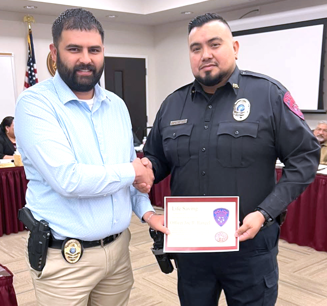 New officer praised for saving life – Frio-Nueces Current